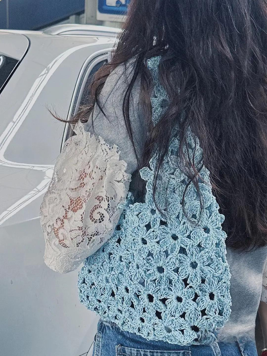 Light Blue Granny Flower Crochet Tote Bag Pattern and Tutorial | HandmadeV