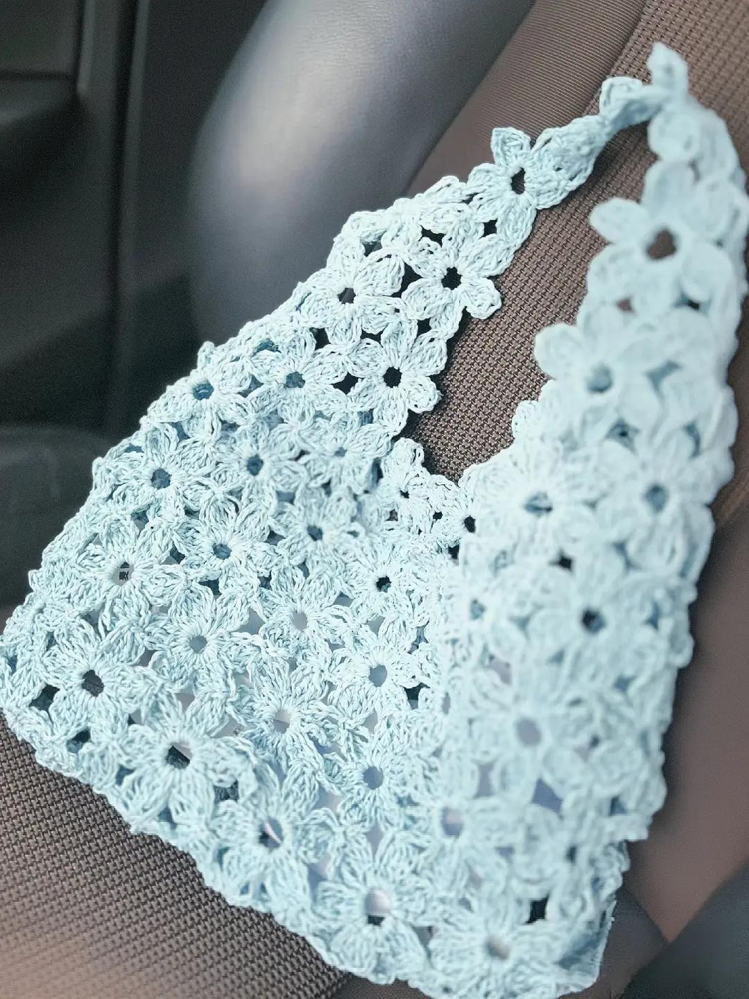 Light Blue Granny Flower Crochet Tote Bag Pattern and Tutorial | HandmadeV