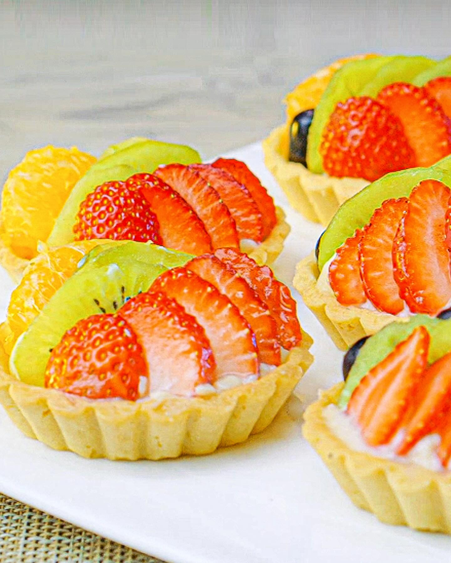 The Best Fruit Tart Recipe with Strawberries, Kiwis, Grapes and ...